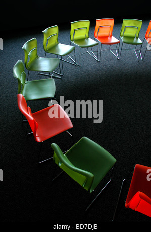 Un Int rieur Moderne D une Salle Avec Des Chaises Dispos es Dans Un