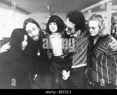 Artiste Yoko Ono avec son mari Tony Cox et leur fille Kyoko Chan Cox ...