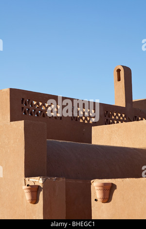 Vue de l'extérieur de la villa, conçue Hassan Fathy village de New ...