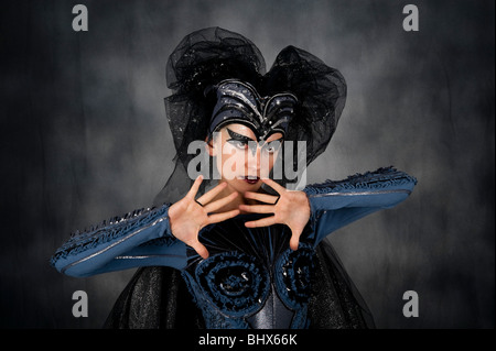 Bat - Femme actrice féminine dans son 20s avec du maquillage et un ...