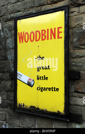 La publicité de la cigarette à Woodbine Goathland Station sur le North ...