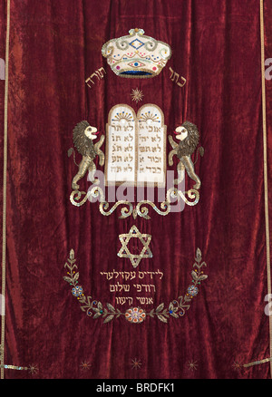 Symboles religieux : étoile juive de David, étoile et croissant ...