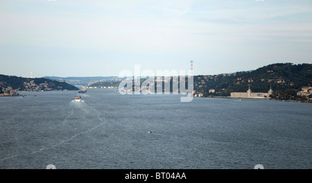 Bosphore détroit d'Istanbul (droite) entre la mer Noire et la mer de ...