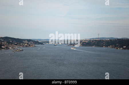 Bosphore détroit d'Istanbul (droite) entre la mer Noire et la mer de ...