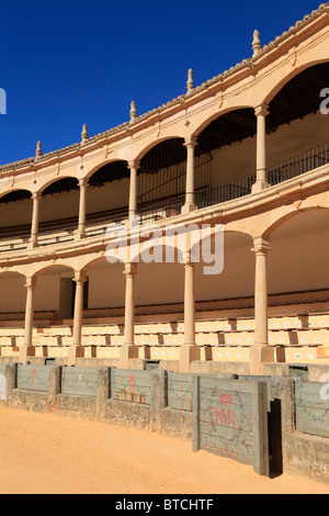 Arènes de Ronda, une des plus anciennes et des plus célèbre arène de ...