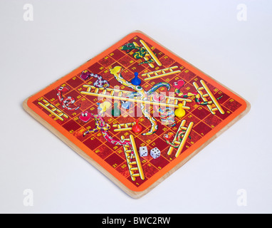 Jeu de serpents et échelles Photo Stock - Alamy