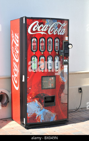 Distributeur automatique Coca-Cola Photo Stock - Alamy