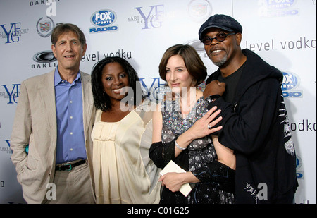 Peter Coyote et Stefanie Pleet lors de la première de "Ressusciter le champ' tenue à l'Academy ...