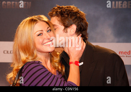 Nadine et son ami Roy Peter Link Premiere pour le téléfilm "Wir sind das Volk - Liebe kennt ...