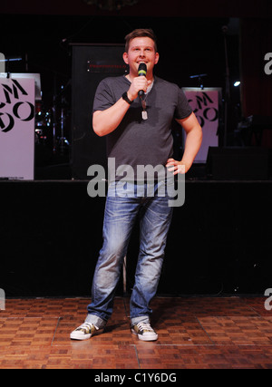 Greg McHugh comme Gary: Tank Commander dans son tank au lancement de la ...