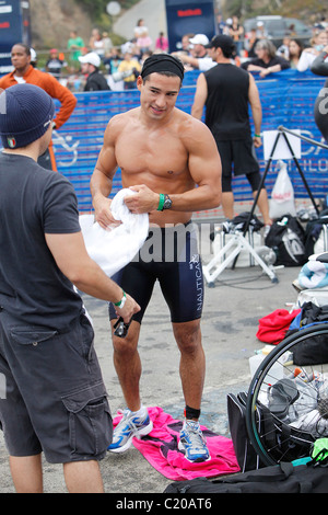 Mario Lopez est en concurrence dans le Triathlon de Malibu. Los Angeles ...