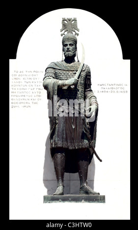 Statue de l'empereur byzantin Constantin XI Paléologue à la Grèce ...
