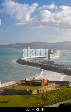 Le détroit de Gibraltar et la côte africaine du Maroc, Tarifa, province ...