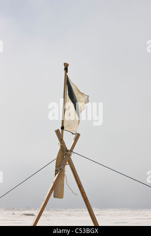 Esquimau inupiak Bateau de peau faite de peau de phoque barbu se ...