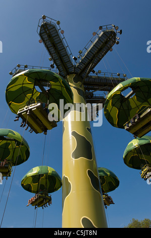 Le Toy Soldiers parachute drop ride dans Toy Story Playland au Walt ...