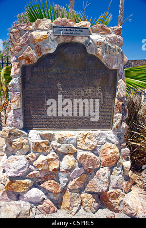 Le général George S. Patton Jr. (centre), et sa femme Beatrice Patton ...