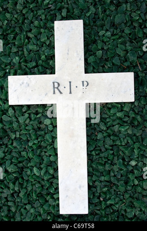 Pierre tombale avec RIP Photo Stock - Alamy