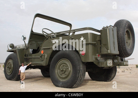 Un super-géant taille WIllys jeep sur l'exposition à l'Emirates ...