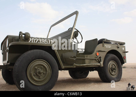 Un super-géant taille WIllys jeep sur l'exposition à l'Emirates ...