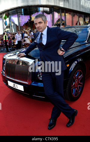Rowan Atkinson arrive à la première UK de Johnny English, le retour ...