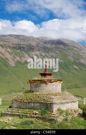 Chine, région autonome du Tibet, Monastère de l'Aréting, jeune moine ...