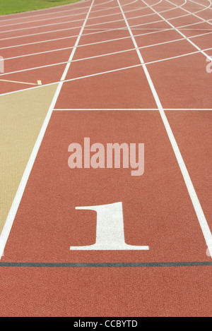 Voies d'une piste de course avec numéros et lignes Photo Stock - Alamy