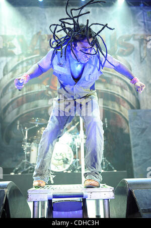 2 février 2011 - Fayetteville, North Carolina, USA - guitariste JAMES ...