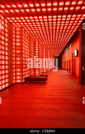 L'éclairage rouge mur hall / salle d'entrée de boîte de nuit ou ...