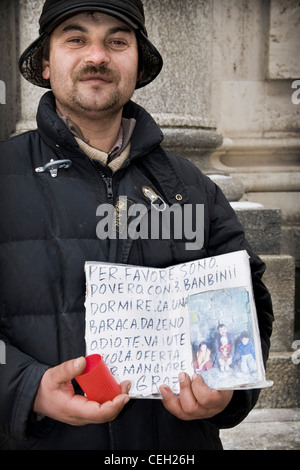 Mendiant roumain, Legnano, Italie Photo Stock - Alamy