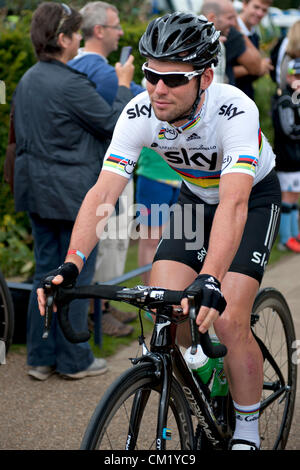 L'équipe de Mark Cavendish Sky Procycling se trouve sur le dessus de la ...