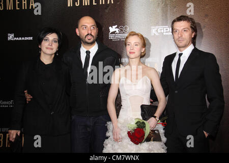 Acteur russe Dejan Lilic et l'actrice allemande Franziska Petri ...