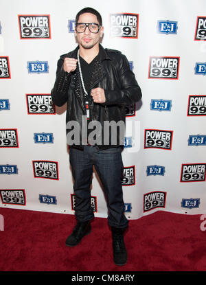 Newly-crowned junior welterweight champion Wilfredo Benitez, center ...