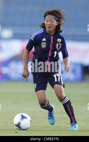 TOKYO, JAPON - Yuki Ogimi (L) du Japon's national women's soccer équipe ...
