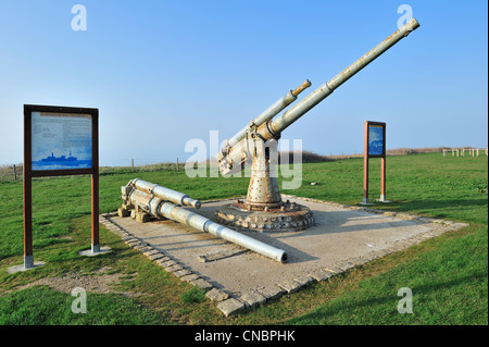 WW2 memorial avec 100mm de mitrailleuses du cargo blindé Français P21 ...