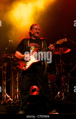 Ghigo Renzulli du Litfiba rock band sur scène imagée comme ils font à ...