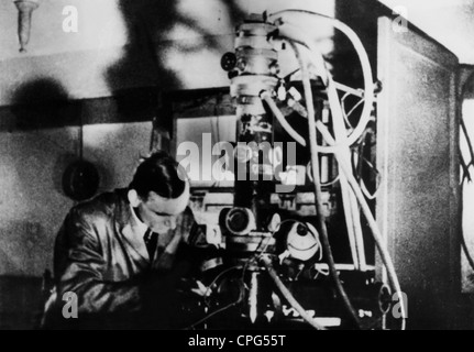 ERNST RUSKA (1906-1988) physicien allemand qui a conçu le premier ...