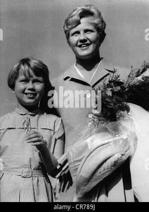 Kraemer-Gulbin, Ingrid, * 29.7.1943, plongeur allemand, recevant son ...