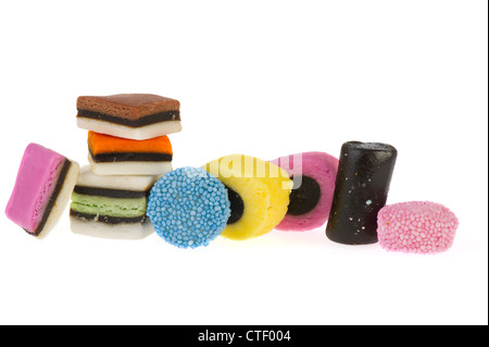 Bonbons réglisse anglais colorés isolé sur fond blanc Photo Stock - Alamy