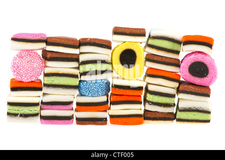 Bonbons réglisse anglais colorés isolé sur fond blanc Photo Stock - Alamy