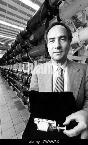 Théodore Harold Maiman, physicien américain et inventeur du laser. Vers ...