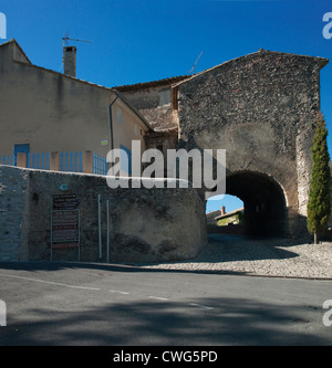 France, Vaucluse, le village médiéval de Seguret, étiqueté les plus ...