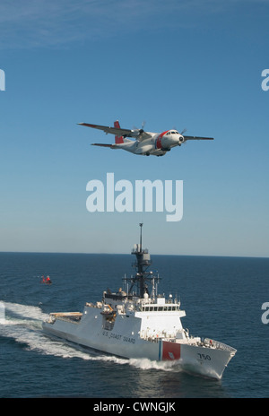 Le Cutter des garde-côtes américains Bertholf (WMSL 750) arrive à la ...