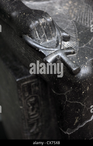 Détail de l'Egyptien Anubis statue sculpture Le Musée égyptien du Caire ...