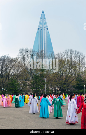Les femmes nord-coréen choson en danse-ot au cours de l'Arirang mass ...