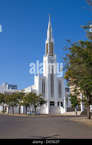 L'Église catholique moderne à Maputo, Mozambique Photo Stock - Alamy