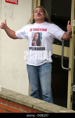 X Factor Wagner rejeter à l'extérieur de la fontaine Carrilho studios ...