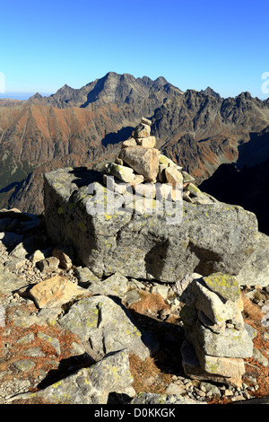 Hautes Tatras. Voir d'Ladovy stit à partir d'une station de ski et ...