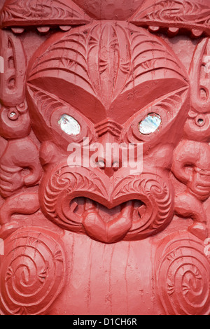 Poupou Maori, sculpté pour représenter une Figure ancestrale, l'entrée ...