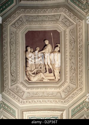 La Pigna, une grande sculpture en bronze située dans les musées du ...