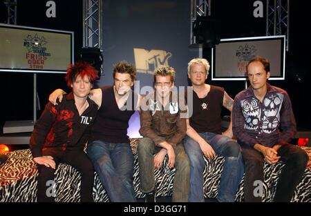 (Afp) - Les membres de la groupe de rock allemand 'Rammstein' avec le ...